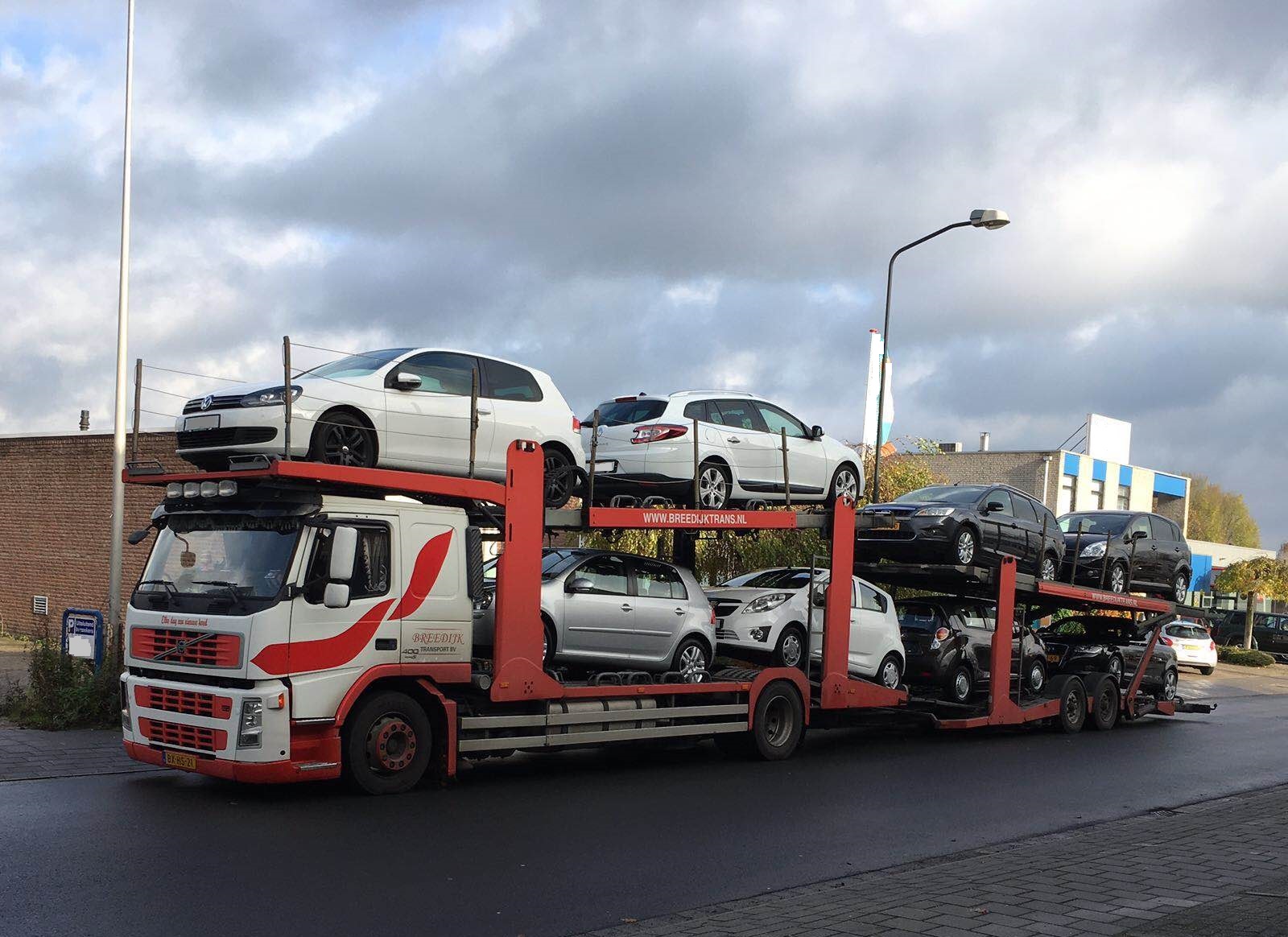 FIOD legt beslag op tientallen auto’s | FIOD